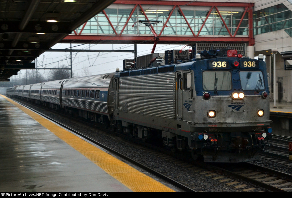 AMTK AEM-7AC 936 leads Silver Meteor 98